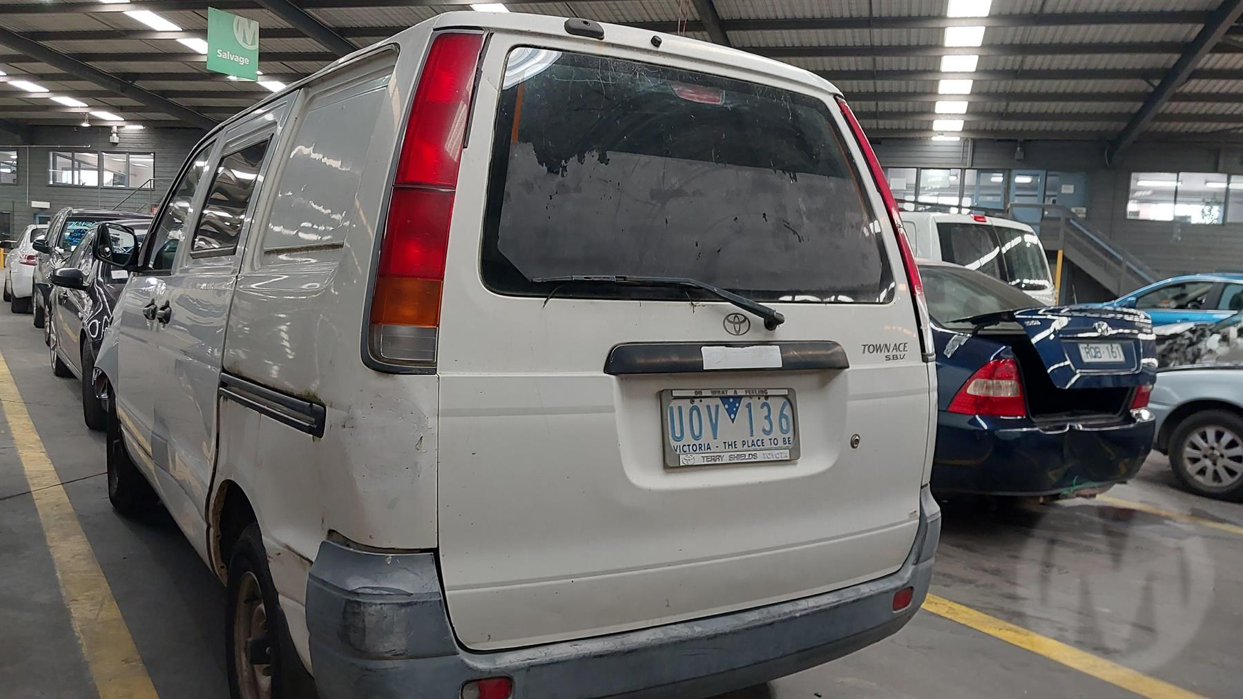 Damaged 2000 Toyota Town Ace KR42R SBV Van For Auction in National ...