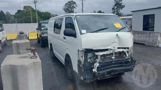 Damaged 2011 Toyota Hiace 200 LWB Van For Auction in National Online ...