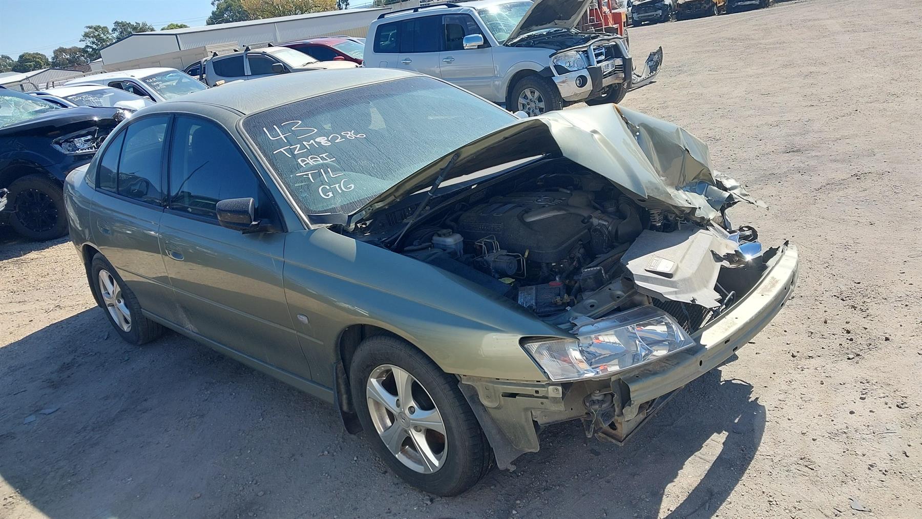 Damaged 2005 Holden Commodore VZ Executive Sedan For Auction in ...