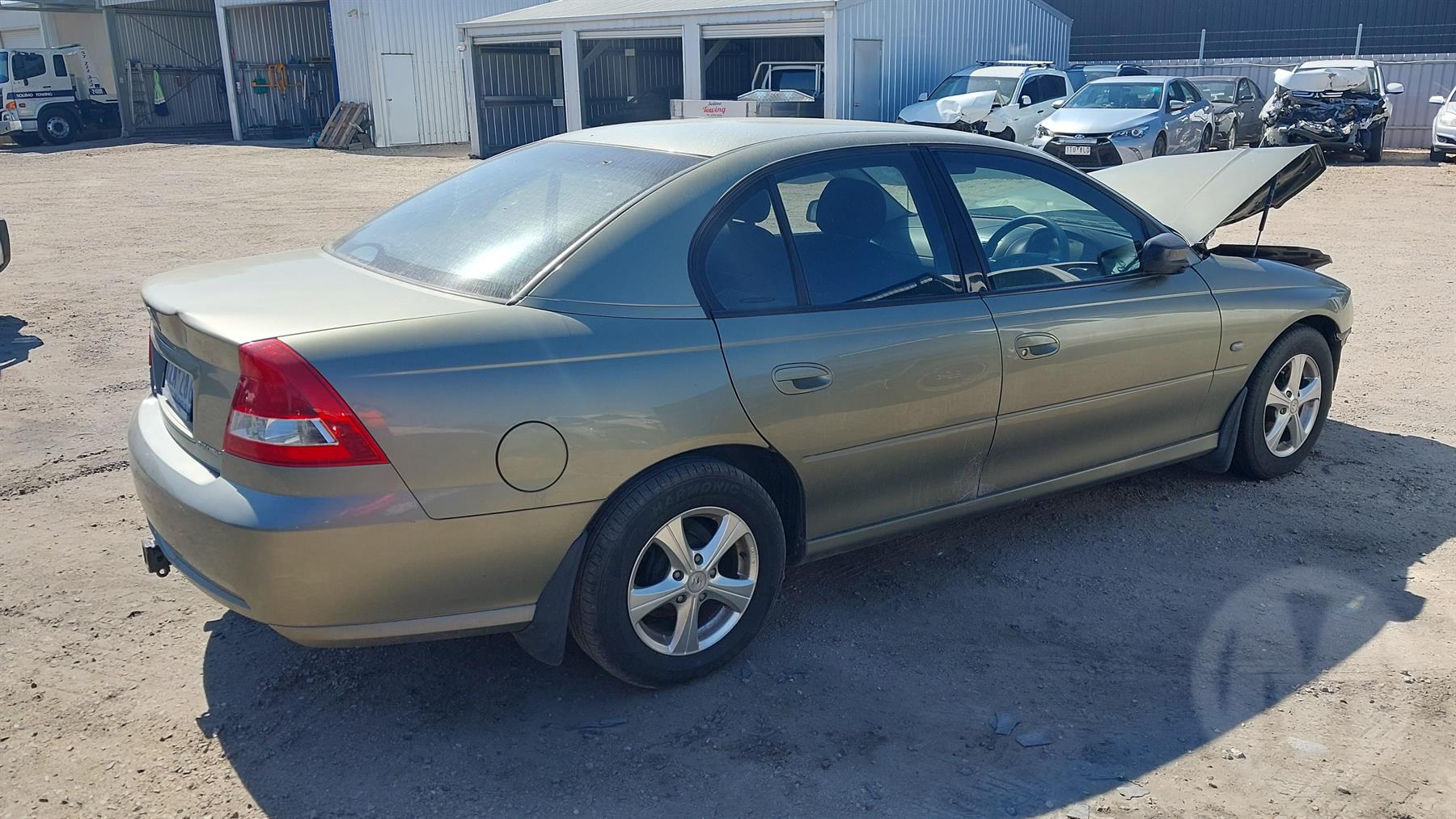 Damaged 2005 Holden Commodore VZ Executive Sedan For Auction in ...