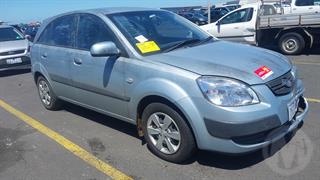 Damaged 2007 Kia Rio LX Hatch For Auction in National Online, National ...