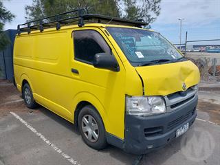 Damaged 2009 Toyota Hiace 200 LWB Van For Auction in National Online ...