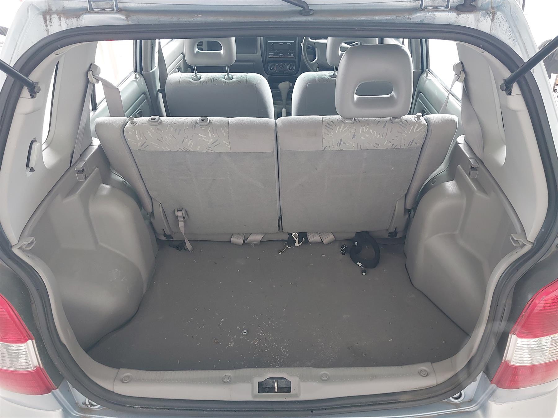 Damaged 2001 Mazda 121 Metro Shades Hatch Hatch For Auction in National ...