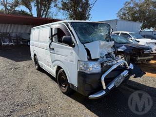 Damaged 2011 Toyota Hiace 200 LWB Van For Auction in National Online ...