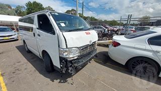 Damaged 2016 Toyota Hiace Van For Auction in National Online, National ...