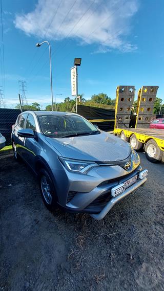 Damaged 2017 Toyota Rav 4 A4 GX ZSA42R 4x2 4D Wagon For Auction in ...