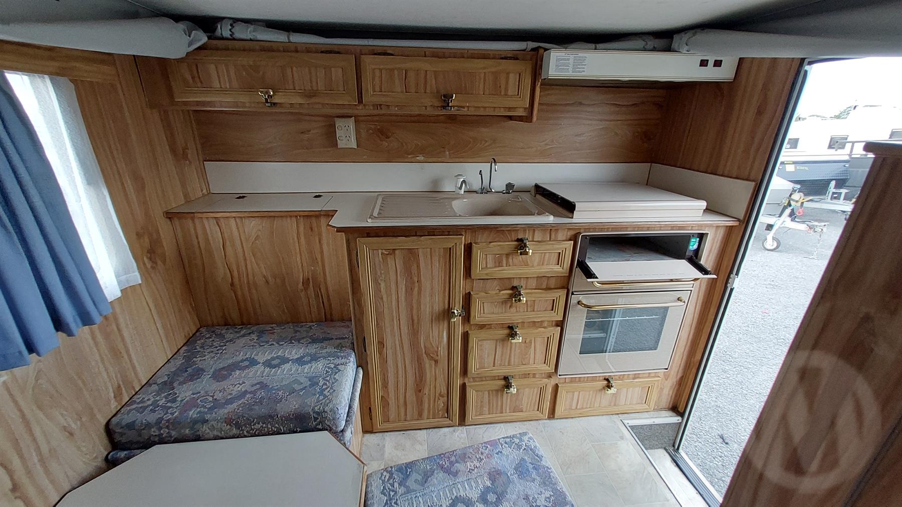 Used 1997 Jayco Starcraft 14ft Pop-top Caravan Caravan For Auction in ...