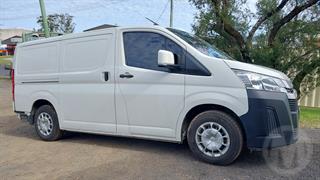 Damaged 2022 Toyota Hiace LWB Van For Auction in National Online ...