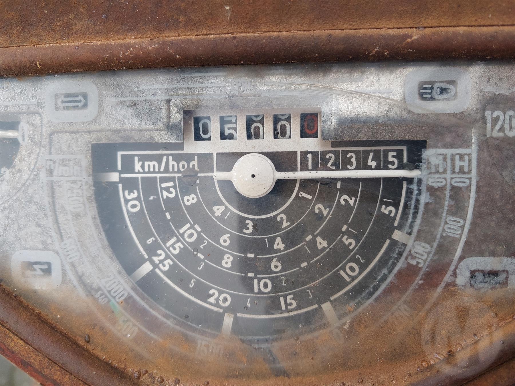 Used 1975 Zetor 4712 Tractor For Auction in Perth Int'l Airport ...