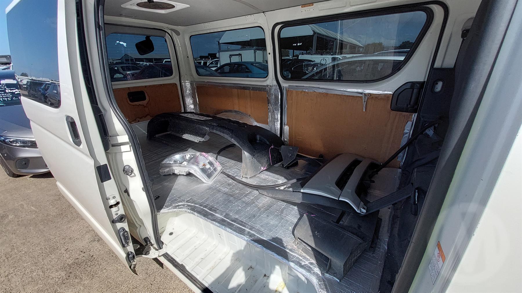 Damaged 2017 Toyota Hiace Van For Auction in National Online, National ...