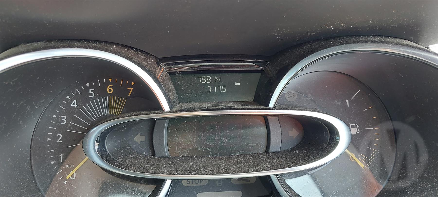 Damaged 2016 Renault Clio X98 Expression Hatch For Auction in National ...