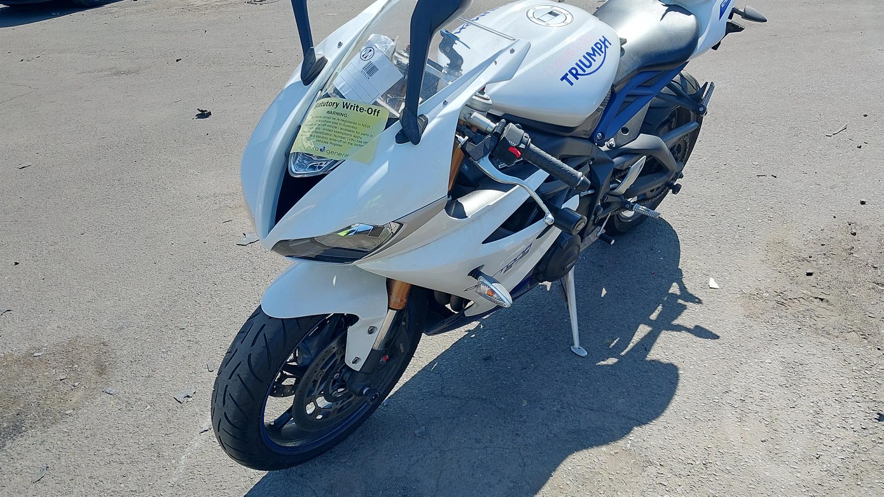 Damaged 2015 Triumph H675 Motorcycle For Auction in National Online ...