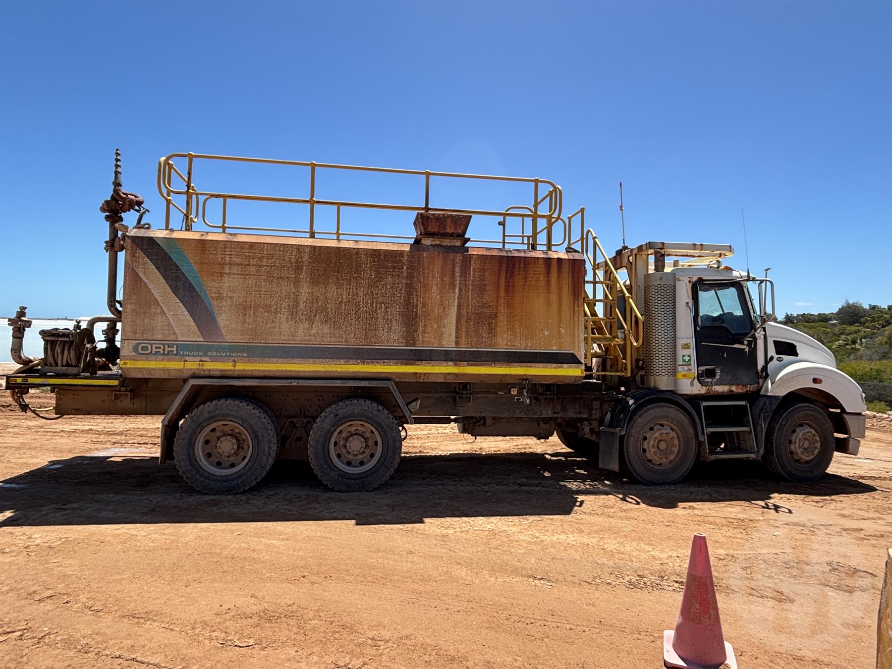 Used 2018 Mack Metroline 8X4 Water Cart GCM 33,000kg For Auction in ...