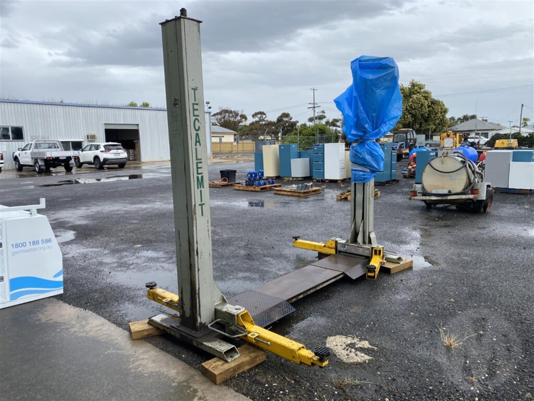 Used Tecalemit TEC3000 two Post Screw Hoist For Auction in Altona North ...