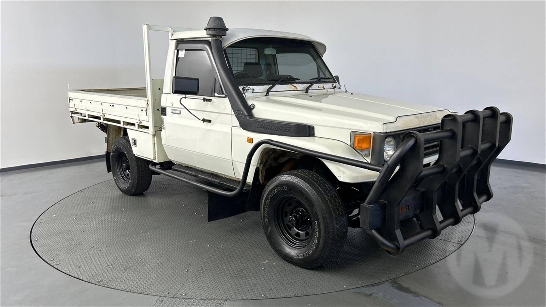 Used 1994 Toyota Landcruiser 2D Cab Chassis - Used Car for Sale ...