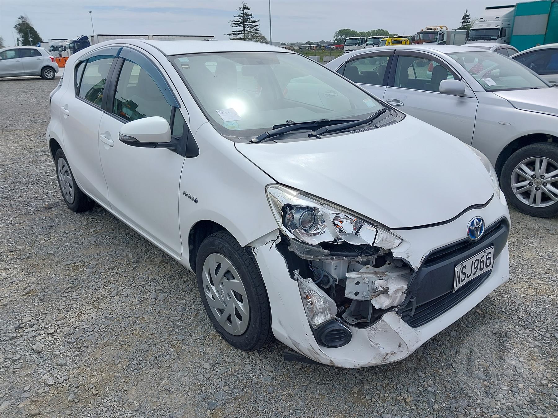 Damaged 2015 Toyota Aqua Hybrid Synergy Driv Hatch – Accident Damaged ...